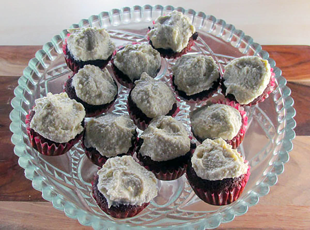 Vanilla cupcakes | Easy Clean Eats